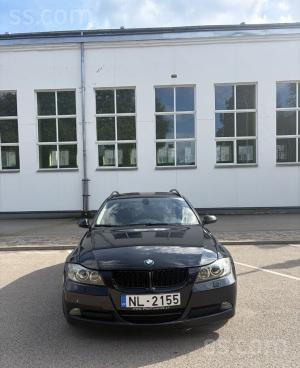 Black BMW 325 2008 in Riga, with an engine capacity of 3.00 L and mileage of 440 thousand km for 4450 €, photo 3 on AUTOMOTO.COM.LV