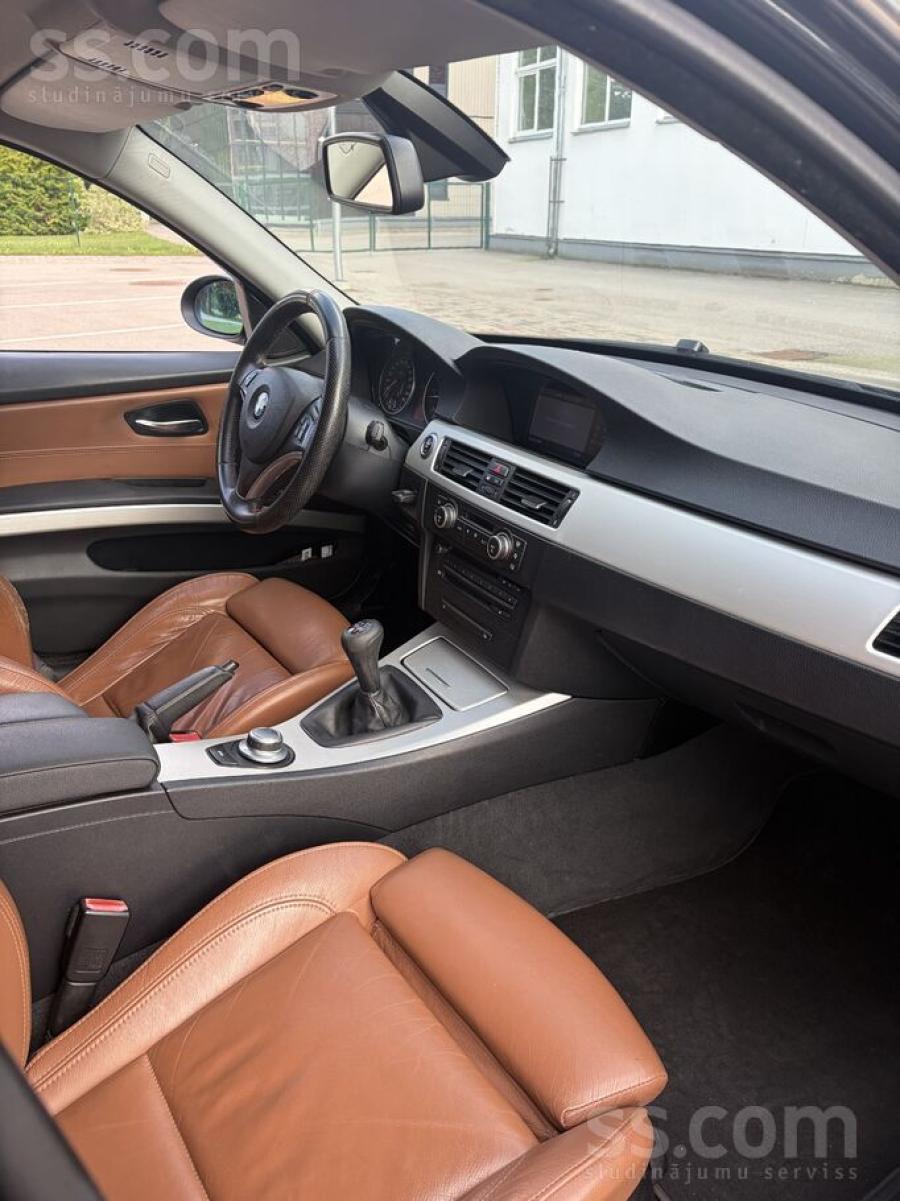 Black BMW 325 2008 in Riga, with an engine capacity of 3.00 L and mileage of 440 thousand km for 4450 €, photo 8 on AUTOMOTO.COM.LV