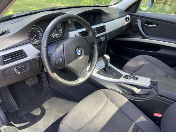 Black BMW 325 2008 in Utena, with an engine capacity of 2.99 L and mileage of 367 thousand km for 4999 €, photo 8 on AUTOMOTO.COM.LV