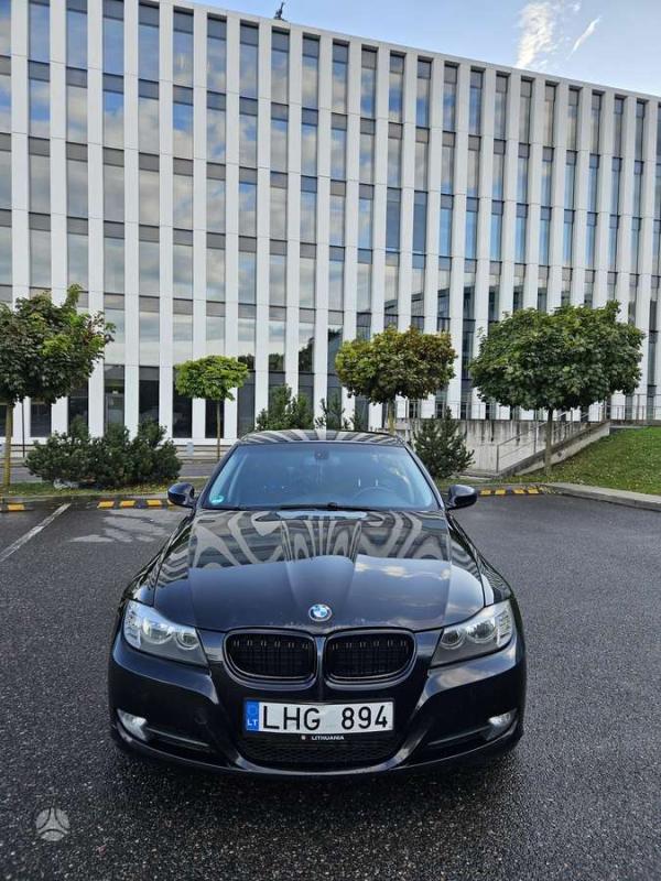 Black BMW 325 2008 in Vilnius, with an engine capacity of 2.99 L and mileage of 376 thousand km for 4700 €, photo 2 on AUTOMOTO.COM.LV