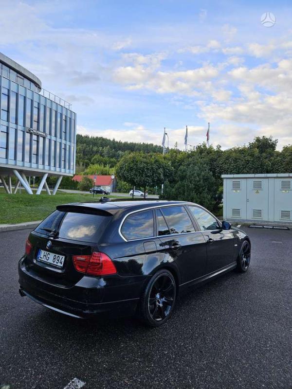 Black BMW 325 2008 in Vilnius, with an engine capacity of 2.99 L and mileage of 376 thousand km for 4700 €, photo 7 on AUTOMOTO.COM.LV