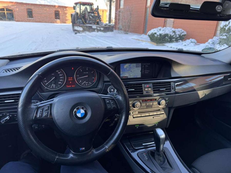 Black BMW 325 2009 in Marijampole, with an engine capacity of 2.99 L and mileage of 315 thousand km for 5650 €, photo 9 on AUTOMOTO.COM.LV