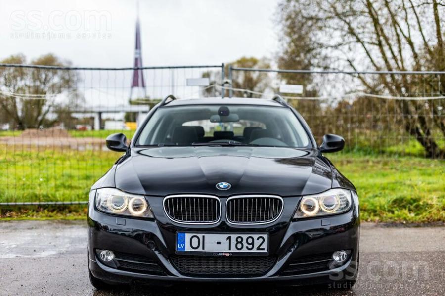 Black BMW 325 2009 in Riga, with an engine capacity of 3.00 L and mileage of 368 thousand km for 6990 €, photo 3 on AUTOMOTO.COM.LV