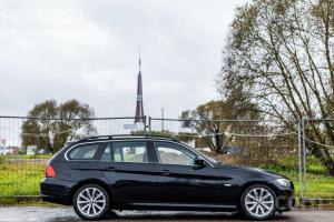 Black BMW 325 2009 in Riga, with an engine capacity of 3.00 L and mileage of 368 thousand km for 6990 €, photo 5 on AUTOMOTO.COM.LV