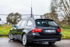 Black BMW 325 2009 in Riga, with an engine capacity of 3.00 L and mileage of 368 thousand km for 6990 €, photo 6 on AUTOMOTO.COM.LV