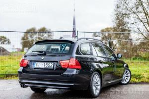 Black BMW 325 2009 in Riga, with an engine capacity of 3.00 L and mileage of 368 thousand km for 6990 €, photo 7 on AUTOMOTO.COM.LV