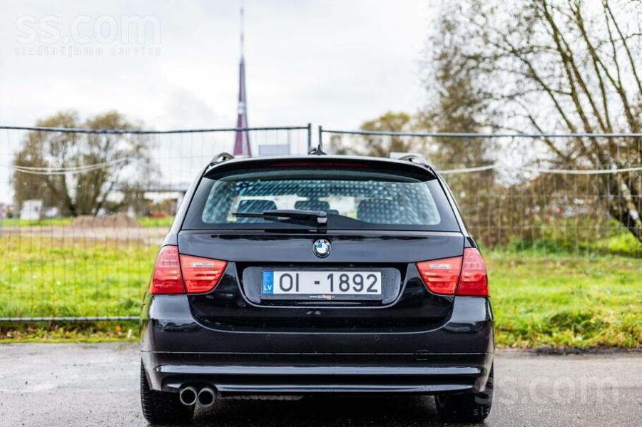 Black BMW 325 2009 in Riga, with an engine capacity of 3.00 L and mileage of 368 thousand km for 6990 €, photo 8 on AUTOMOTO.COM.LV
