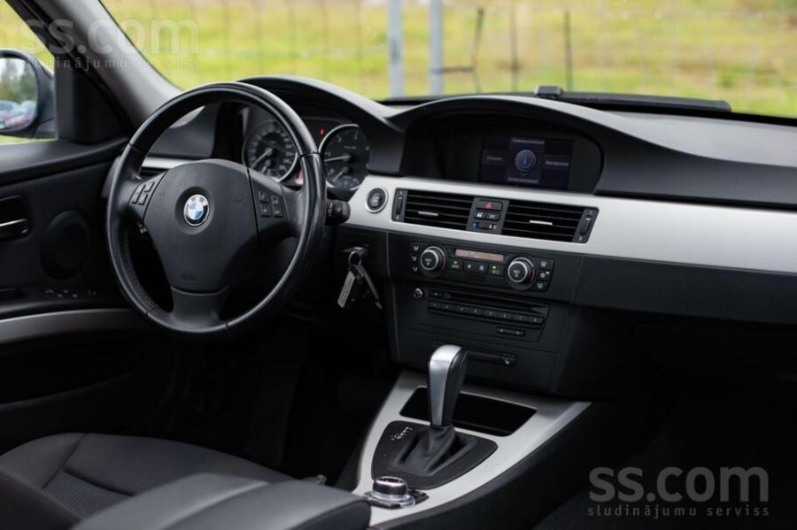 Black BMW 325 2009 in Riga, with an engine capacity of 3.00 L and mileage of 368 thousand km for 6990 €, photo 27 on AUTOMOTO.COM.LV