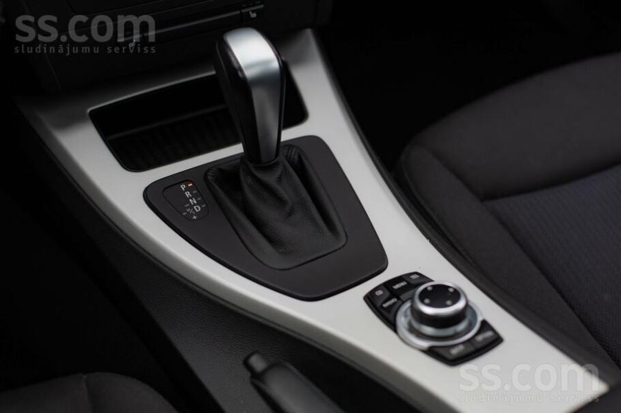 Melns BMW 325 2009 Rīga, ar dzinēja tilpumu 3.00 L un nobraukumu 368 tūkst. km par 6990 €, foto 26 vietnē AUTOMOTO.COM.LV