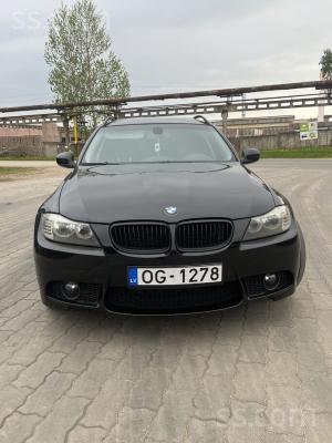 Black BMW 325 2009 in Jelgava, with an engine capacity of 3.00 L and mileage of 361 thousand km for 5300 €, photo 3 on AUTOMOTO.COM.LV
