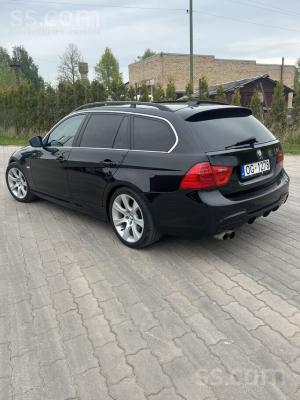 Black BMW 325 2009 in Jelgava, with an engine capacity of 3.00 L and mileage of 361 thousand km for 5300 €, photo 5 on AUTOMOTO.COM.LV