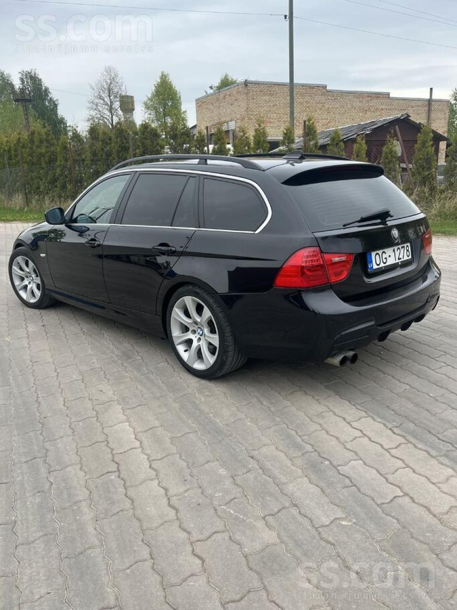 Black BMW 325 2009 in Jelgava, with an engine capacity of 3.00 L and mileage of 361 thousand km for 5300 €, photo 5 on AUTOMOTO.COM.LV