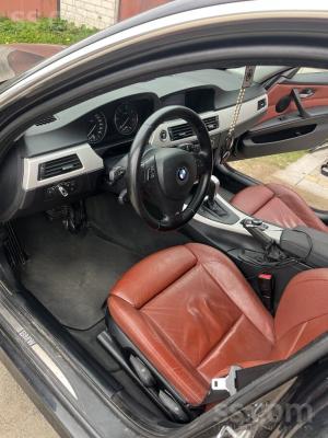 Black BMW 325 2009 in Jelgava, with an engine capacity of 3.00 L and mileage of 361 thousand km for 5300 €, photo 9 on AUTOMOTO.COM.LV