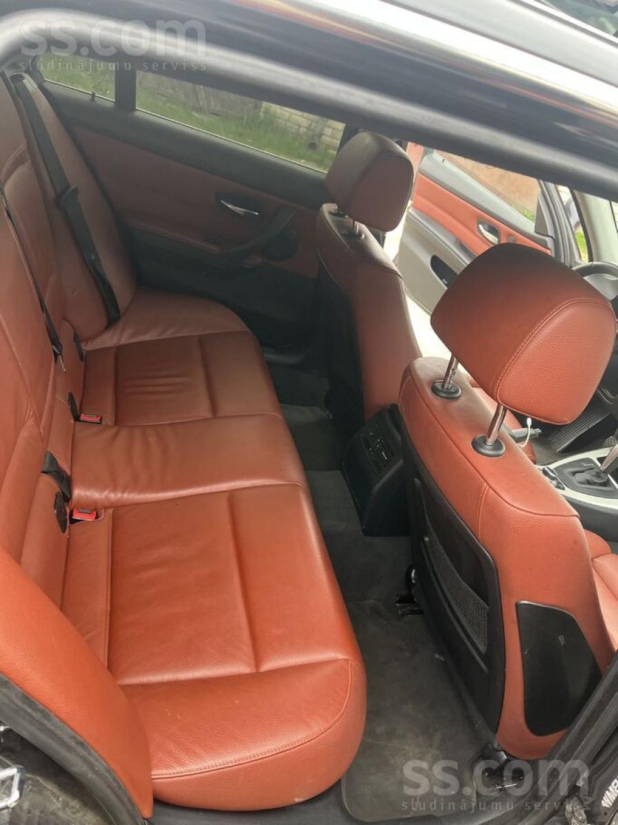 Black BMW 325 2009 in Jelgava, with an engine capacity of 3.00 L and mileage of 361 thousand km for 5300 €, photo 11 on AUTOMOTO.COM.LV