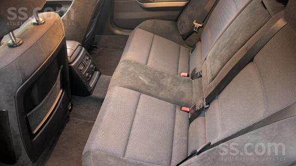 Black BMW 325 2009 in Riga, with an engine capacity of 3.00 L and mileage of 394 thousand km for 6500 €, photo 6 on AUTOMOTO.COM.LV