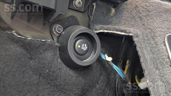 Black BMW 325 2009 in Riga, with an engine capacity of 3.00 L and mileage of 394 thousand km for 6500 €, photo 9 on AUTOMOTO.COM.LV