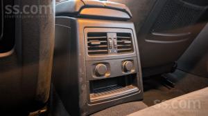 Black BMW 325 2009 in Riga, with an engine capacity of 3.00 L and mileage of 394 thousand km for 5500 €, photo 9 on AUTOMOTO.COM.LV