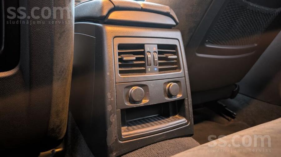 Black BMW 325 2009 in Riga, with an engine capacity of 3.00 L and mileage of 394 thousand km for 5500 €, photo 9 on AUTOMOTO.COM.LV