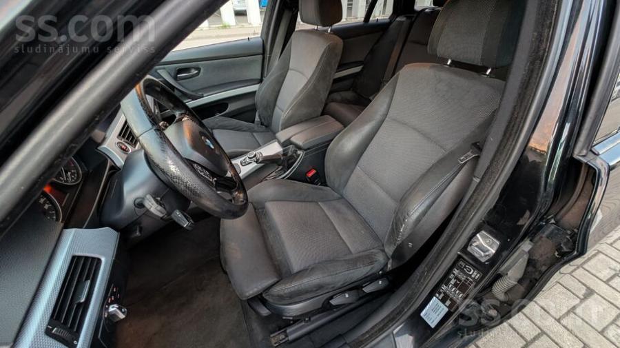 Black BMW 325 2009 in Riga, with an engine capacity of 3.00 L and mileage of 394 thousand km for 5500 €, photo 10 on AUTOMOTO.COM.LV