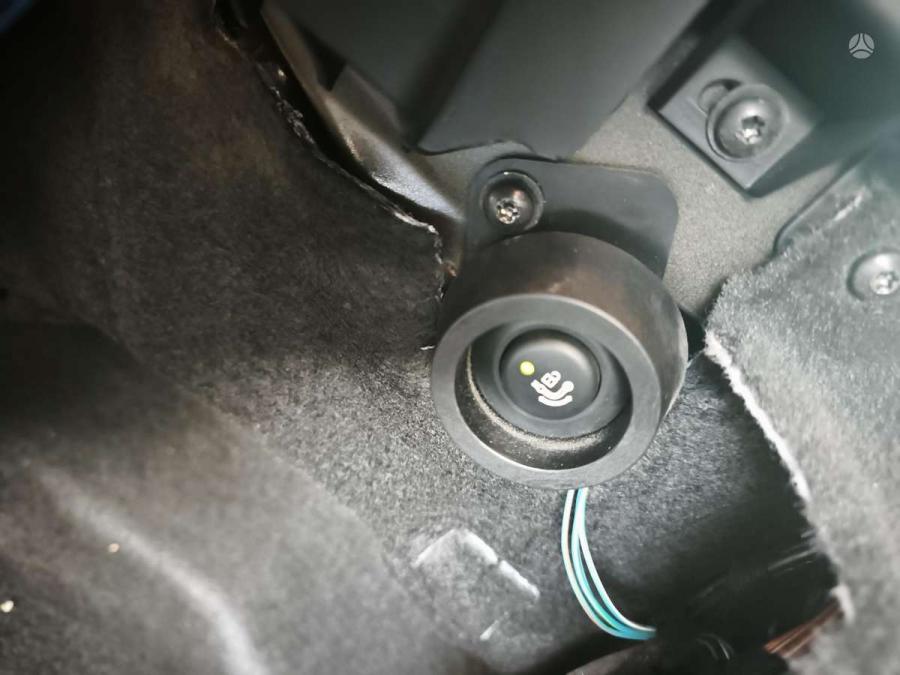 Melns BMW 325 2009 Kauņa, ar dzinēja tilpumu 2.99 L un nobraukumu 0 tūkst. km par 7500 €, foto 13 vietnē AUTOMOTO.COM.LV
