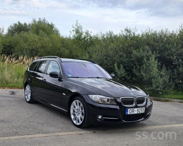 Black BMW 325 2009 in Jelgava, with an engine capacity of 3.00 L and mileage of 320 thousand km for 5500 €, photo 4 on AUTOMOTO.COM.LV