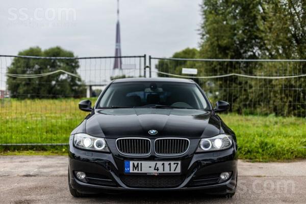 Black BMW 325 2010 in Riga, with an engine capacity of 3.00 L and mileage of 312 thousand km for 6990 €, photo 3 on AUTOMOTO.COM.LV