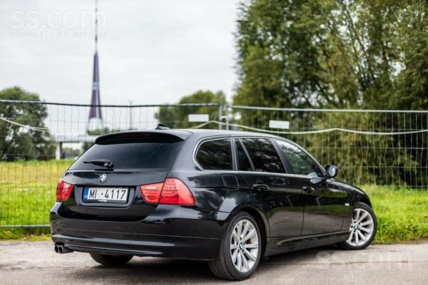 Black BMW 325 2010 in Riga, with an engine capacity of 3.00 L and mileage of 312 thousand km for 6990 €, photo 6 on AUTOMOTO.COM.LV