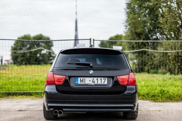 Black BMW 325 2010 in Riga, with an engine capacity of 3.00 L and mileage of 312 thousand km for 6990 €, photo 8 on AUTOMOTO.COM.LV
