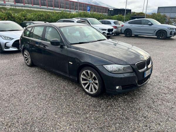 Black BMW 325 2010 in Kaunas, with an engine capacity of 2.99 L and mileage of 326 thousand km for 3800 €, photo 1 on AUTOMOTO.COM.LV