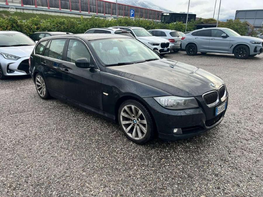 Black BMW 325 2010 in Kaunas, with an engine capacity of 2.99 L and mileage of 326 thousand km for 3800 €, photo 1 on AUTOMOTO.COM.LV