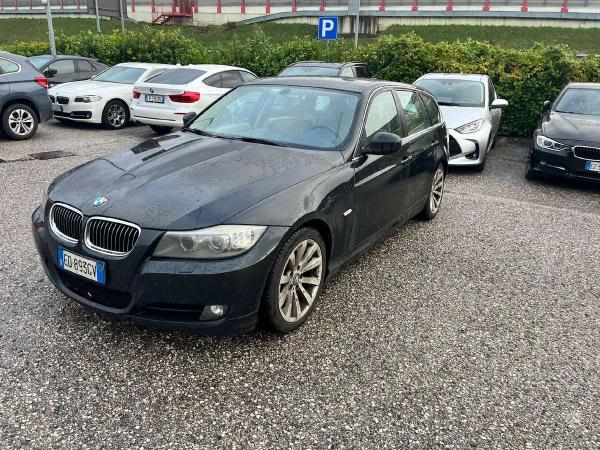 Black BMW 325 2010 in Kaunas, with an engine capacity of 2.99 L and mileage of 326 thousand km for 3800 €, photo 2 on AUTOMOTO.COM.LV