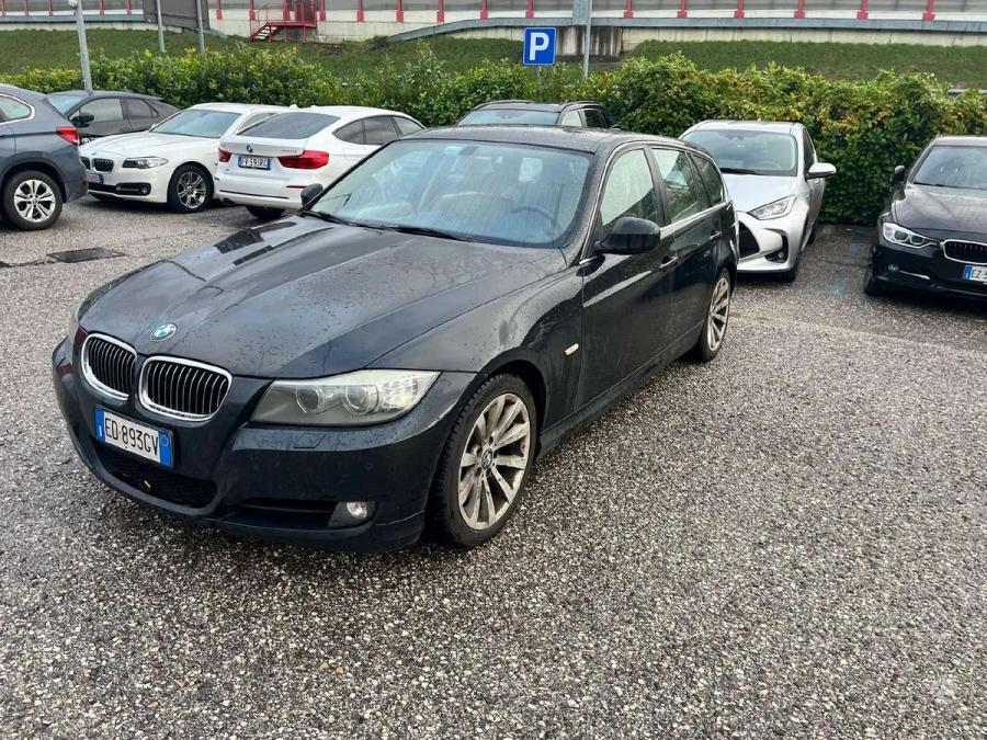 Black BMW 325 2010 in Kaunas, with an engine capacity of 2.99 L and mileage of 326 thousand km for 3800 €, photo 2 on AUTOMOTO.COM.LV