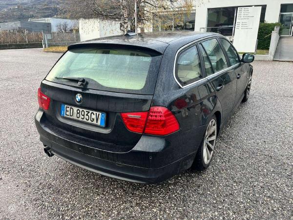 Black BMW 325 2010 in Kaunas, with an engine capacity of 2.99 L and mileage of 326 thousand km for 3800 €, photo 4 on AUTOMOTO.COM.LV