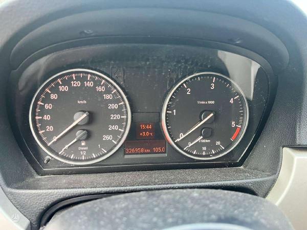Black BMW 325 2010 in Kaunas, with an engine capacity of 2.99 L and mileage of 326 thousand km for 3800 €, photo 6 on AUTOMOTO.COM.LV