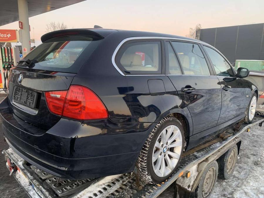 Black BMW 325 2010 in Vilnius, with an engine capacity of 2.99 L and mileage of 328 thousand km for 4999 €, photo 3 on AUTOMOTO.COM.LV