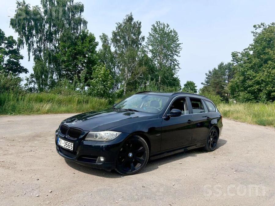 Black BMW 325 2010 in Riga, with an engine capacity of 3.00 L and mileage of 389 thousand km for 4300 €, photo 1 on AUTOMOTO.COM.LV