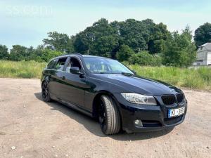 Black BMW 325 2010 in Riga, with an engine capacity of 3.00 L and mileage of 389 thousand km for 4300 €, photo 3 on AUTOMOTO.COM.LV