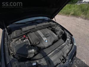Black BMW 325 2010 in Riga, with an engine capacity of 3.00 L and mileage of 389 thousand km for 4300 €, photo 9 on AUTOMOTO.COM.LV