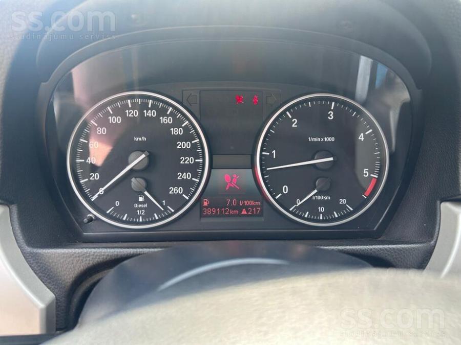 Black BMW 325 2010 in Riga, with an engine capacity of 3.00 L and mileage of 389 thousand km for 4300 €, photo 10 on AUTOMOTO.COM.LV