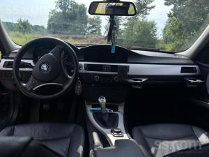 Black BMW 325 2010 in Riga, with an engine capacity of 3.00 L and mileage of 389 thousand km for 4300 €, photo 12 on AUTOMOTO.COM.LV