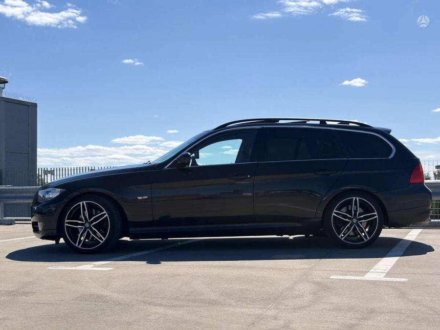 Melns BMW 325 2010 Šauļi, ar dzinēja tilpumu 2.99 L un nobraukumu 321 tūkst. km par 5850 €, foto 4 vietnē AUTOMOTO.COM.LV