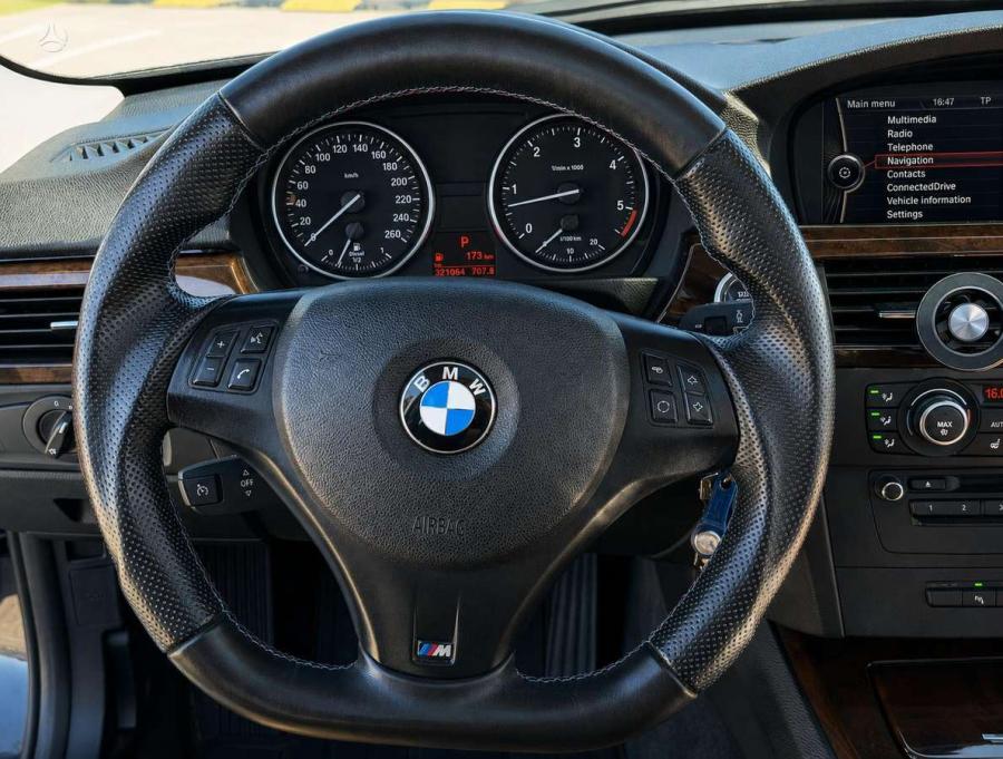 Melns BMW 325 2010 Šauļi, ar dzinēja tilpumu 2.99 L un nobraukumu 321 tūkst. km par 5850 €, foto 14 vietnē AUTOMOTO.COM.LV