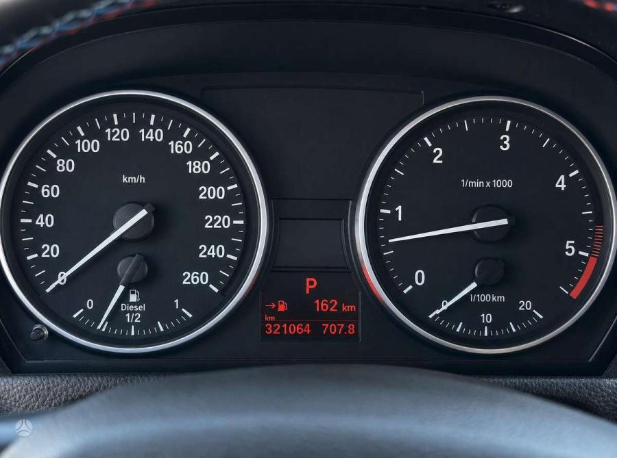 Melns BMW 325 2010 Šauļi, ar dzinēja tilpumu 2.99 L un nobraukumu 321 tūkst. km par 5850 €, foto 15 vietnē AUTOMOTO.COM.LV