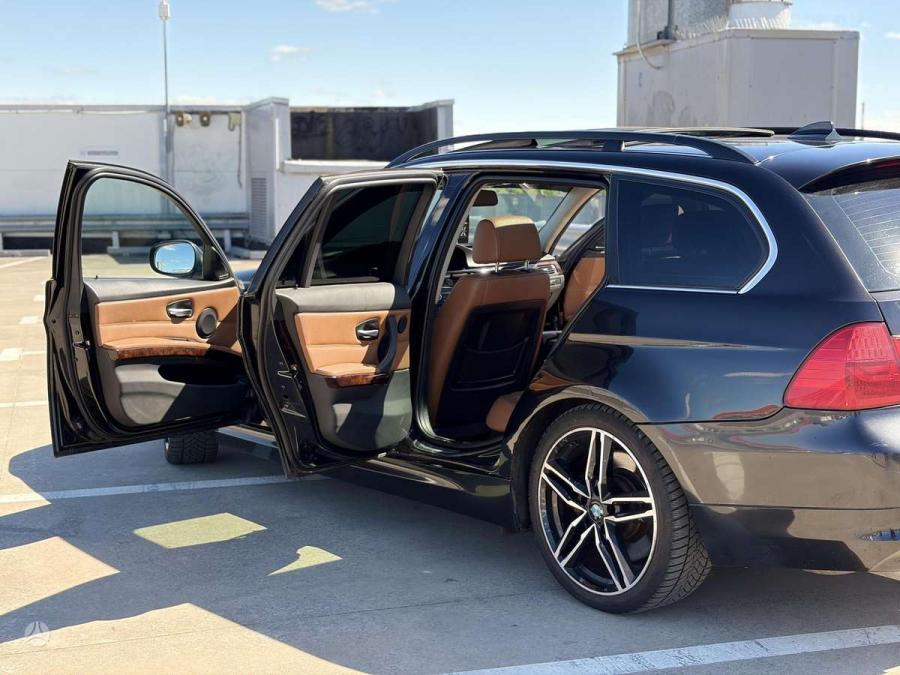 Melns BMW 325 2010 Šauļi, ar dzinēja tilpumu 2.99 L un nobraukumu 321 tūkst. km par 5850 €, foto 21 vietnē AUTOMOTO.COM.LV