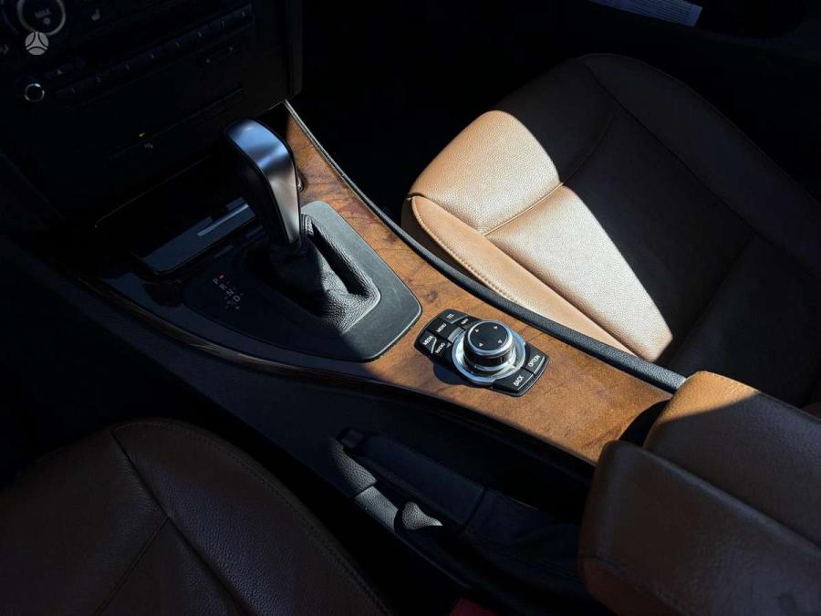 Melns BMW 325 2010 Šauļi, ar dzinēja tilpumu 2.99 L un nobraukumu 321 tūkst. km par 5850 €, foto 23 vietnē AUTOMOTO.COM.LV
