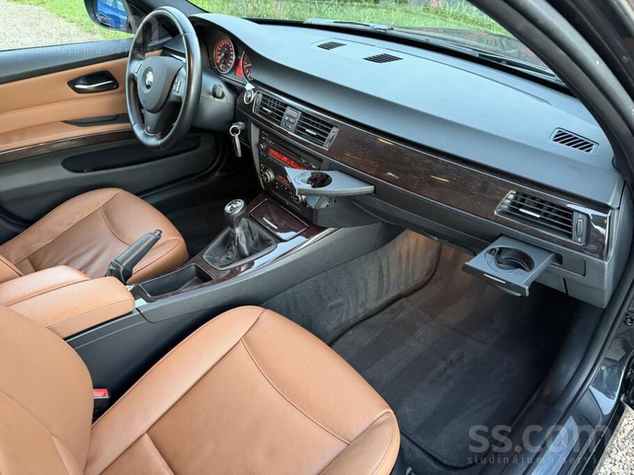 Melns BMW 325 2010 Tukums, ar dzinēja tilpumu 3.00 L un nobraukumu 198 tūkst. km par 5990 €, foto 20 vietnē AUTOMOTO.COM.LV