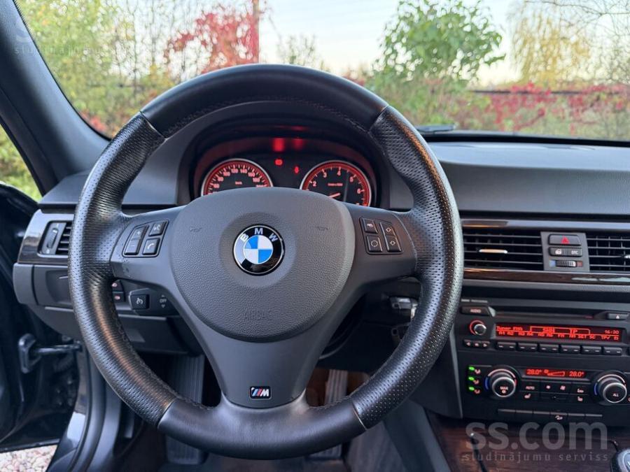 Melns BMW 325 2010 Tukums, ar dzinēja tilpumu 3.00 L un nobraukumu 198 tūkst. km par 5990 €, foto 21 vietnē AUTOMOTO.COM.LV