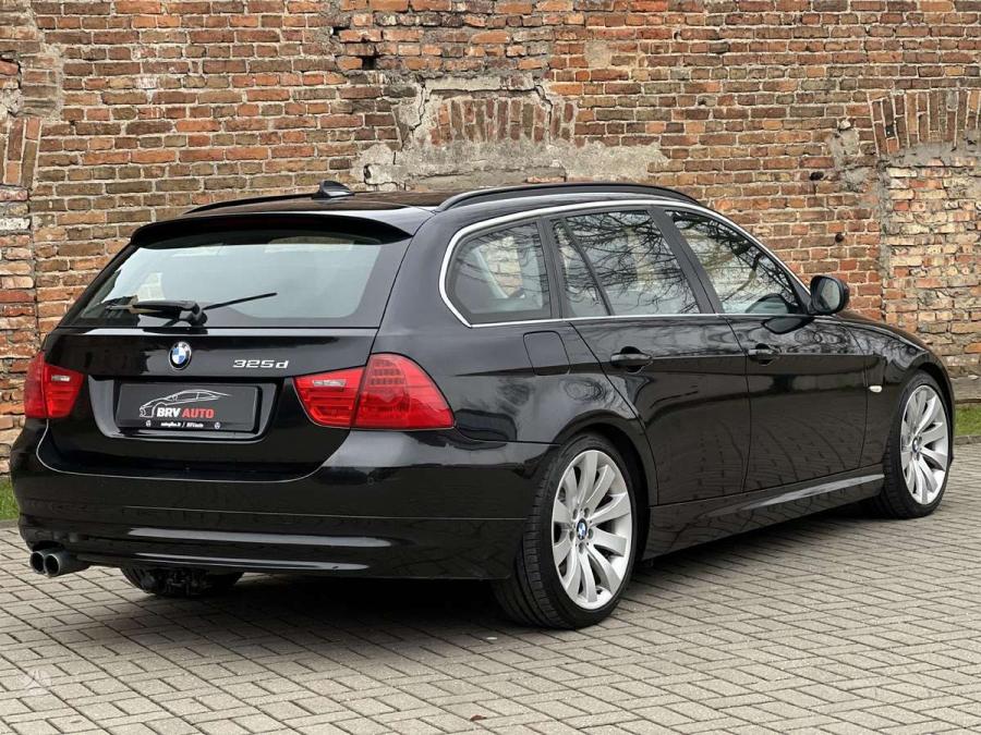 Melns BMW 325 2011 Kėdainiai, ar dzinēja tilpumu 2.99 L un nobraukumu 380 tūkst. km par 5250 €, foto 7 vietnē AUTOMOTO.COM.LV