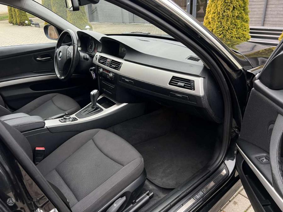 Melns BMW 325 2011 Kėdainiai, ar dzinēja tilpumu 2.99 L un nobraukumu 380 tūkst. km par 5250 €, foto 27 vietnē AUTOMOTO.COM.LV
