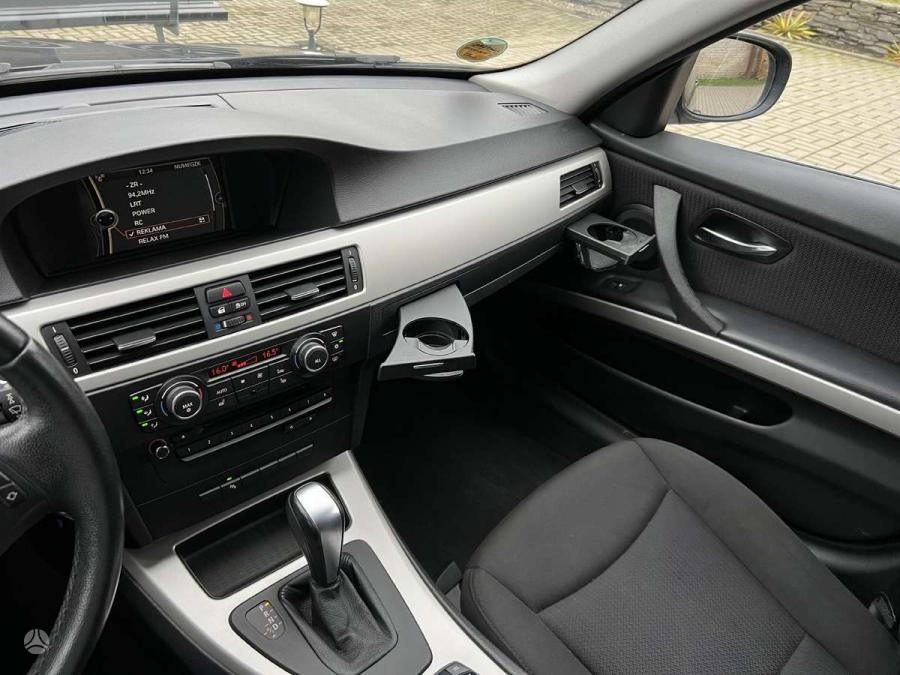 Melns BMW 325 2011 Kėdainiai, ar dzinēja tilpumu 2.99 L un nobraukumu 380 tūkst. km par 5250 €, foto 40 vietnē AUTOMOTO.COM.LV